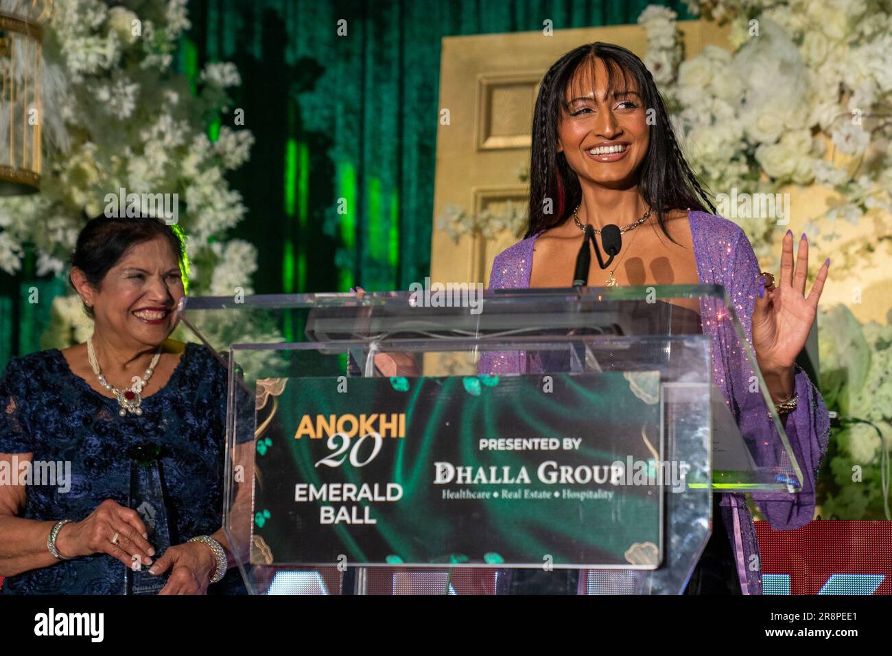 Rhea Raj reçoit le prix Emeraude ANOKHI pour l'excellence en art ...