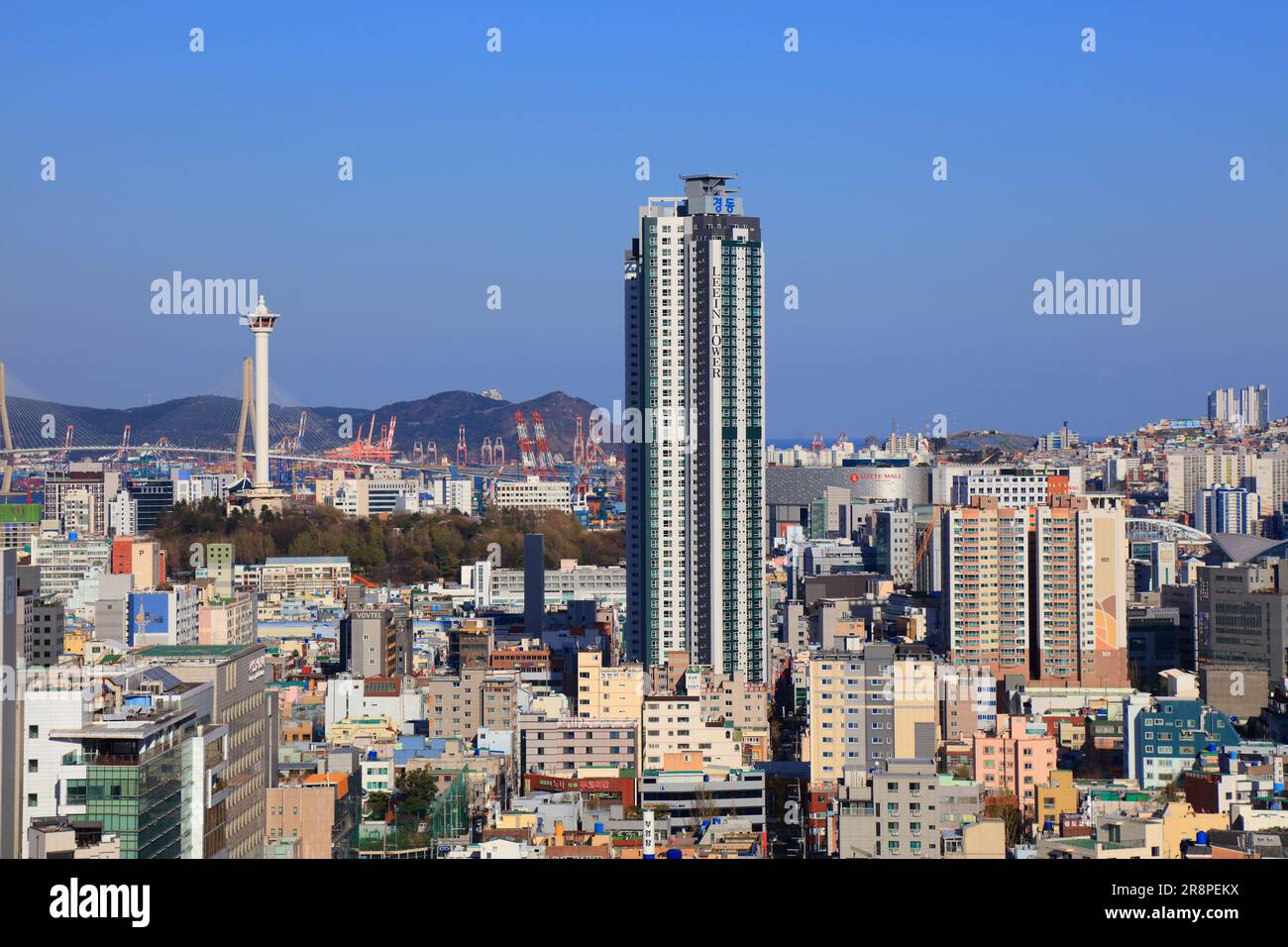 BUSAN, CORÉE DU SUD - 27 MARS 2023 : paysage urbain du centre-ville de ...