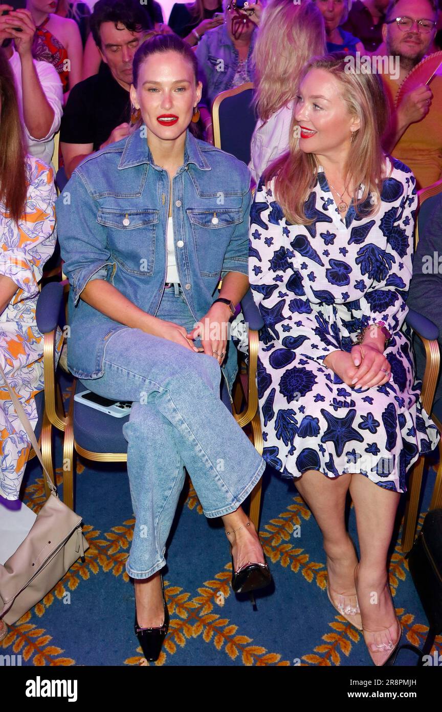 Bar Refaeli und Elisabeth Röhm BEI der Ernsting's Family Fashion Show ...