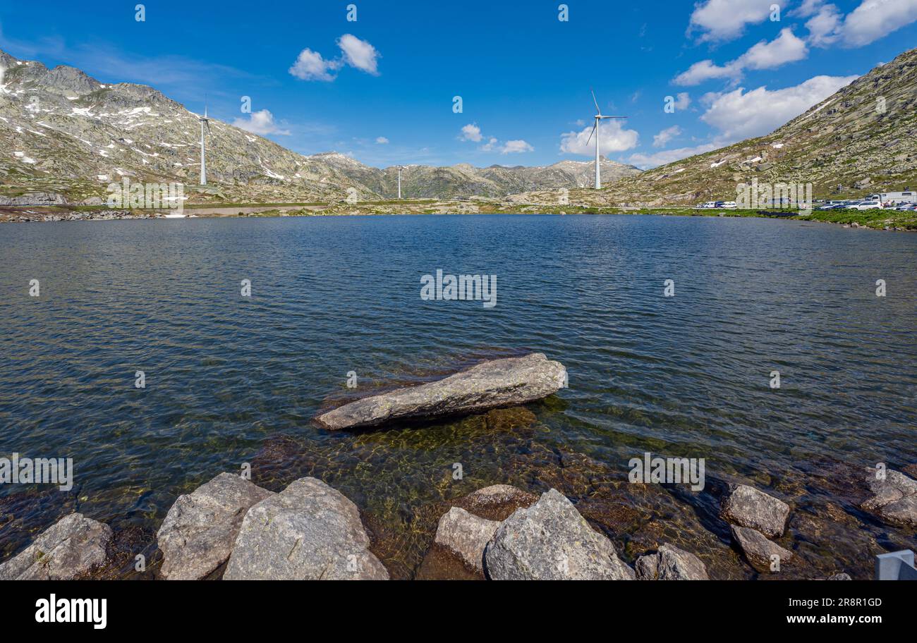 Lago di san gottardo al passo del san gottardo Banque de photographies ...