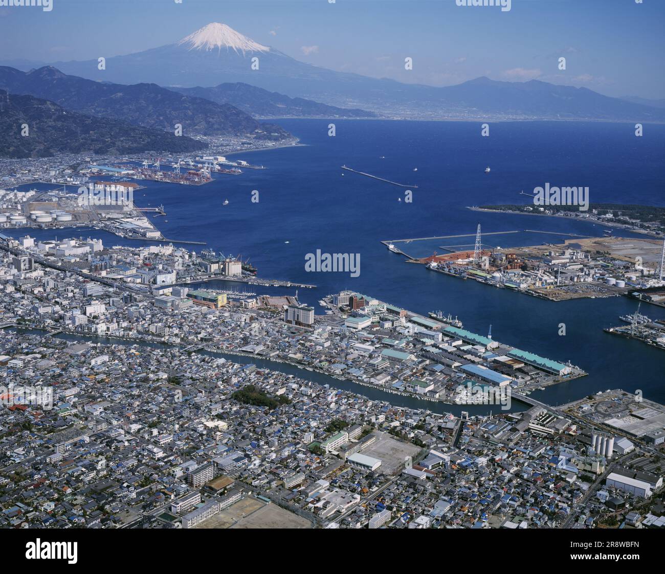 Mt fuji et le port de shimizu Banque de photographies et d’images à ...