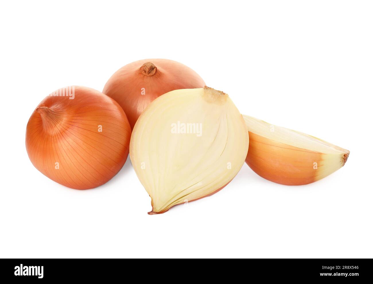 Réaliser des oignons entiers et coupés sur fond blanc Photo Stock - Alamy