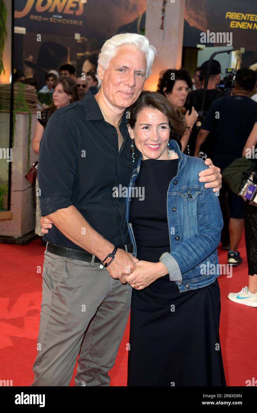 Philippe Brenninkmeyer mit Ehefrau Tara Lynn Orr BEI der Premiere des ...