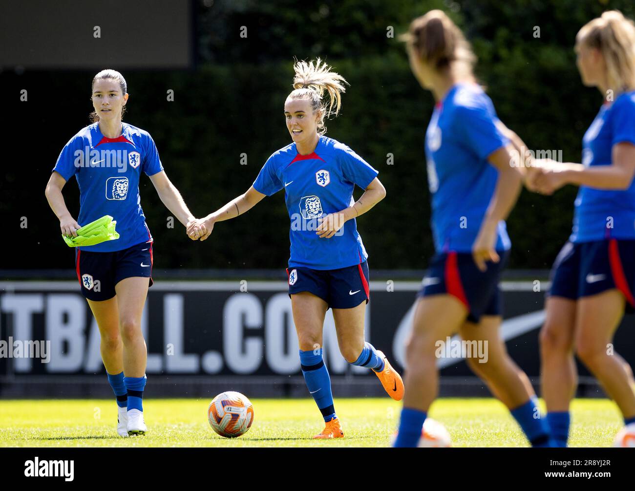 ZEIST - 23/06/2023Damaris Egurrola et Jill Roord (R) lors d'une session ...