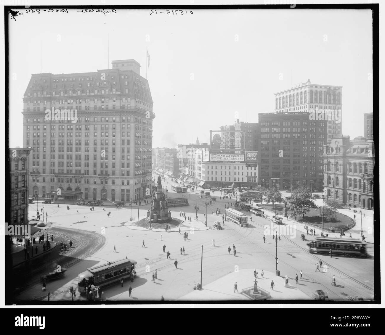 Campus Martius, Detroit, Michigan, entre 1910 et 1915. Notez le ...