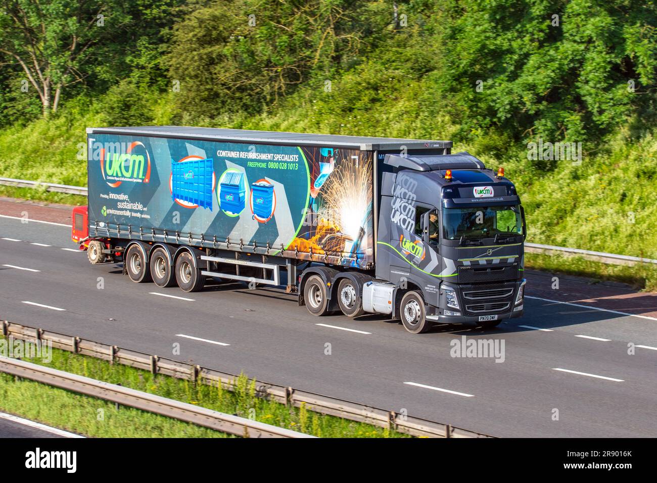 Camion volvo double pont Banque de photographies et d’images à haute ...