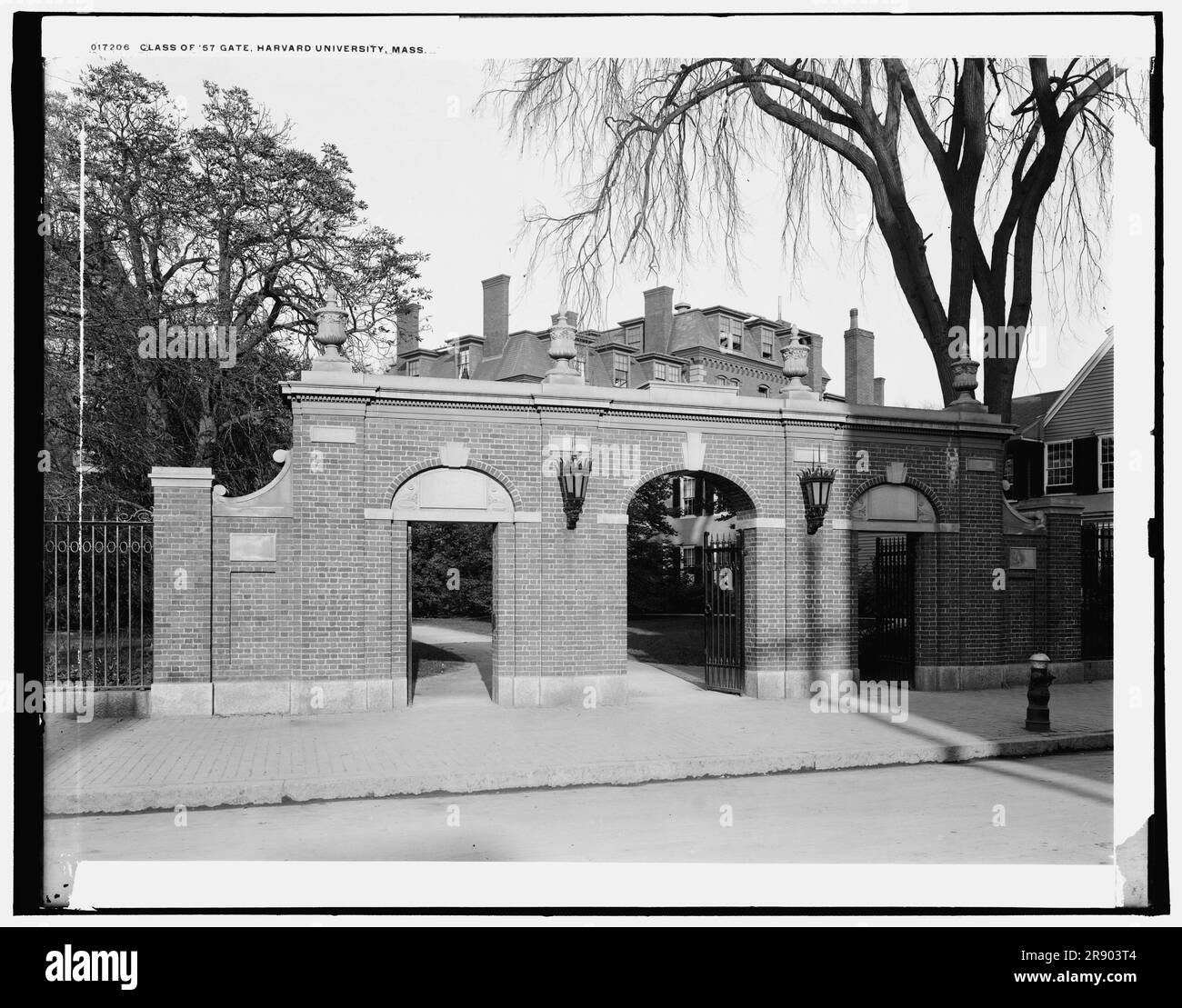 Harvard university campus Banque d'images noir et blanc - Alamy