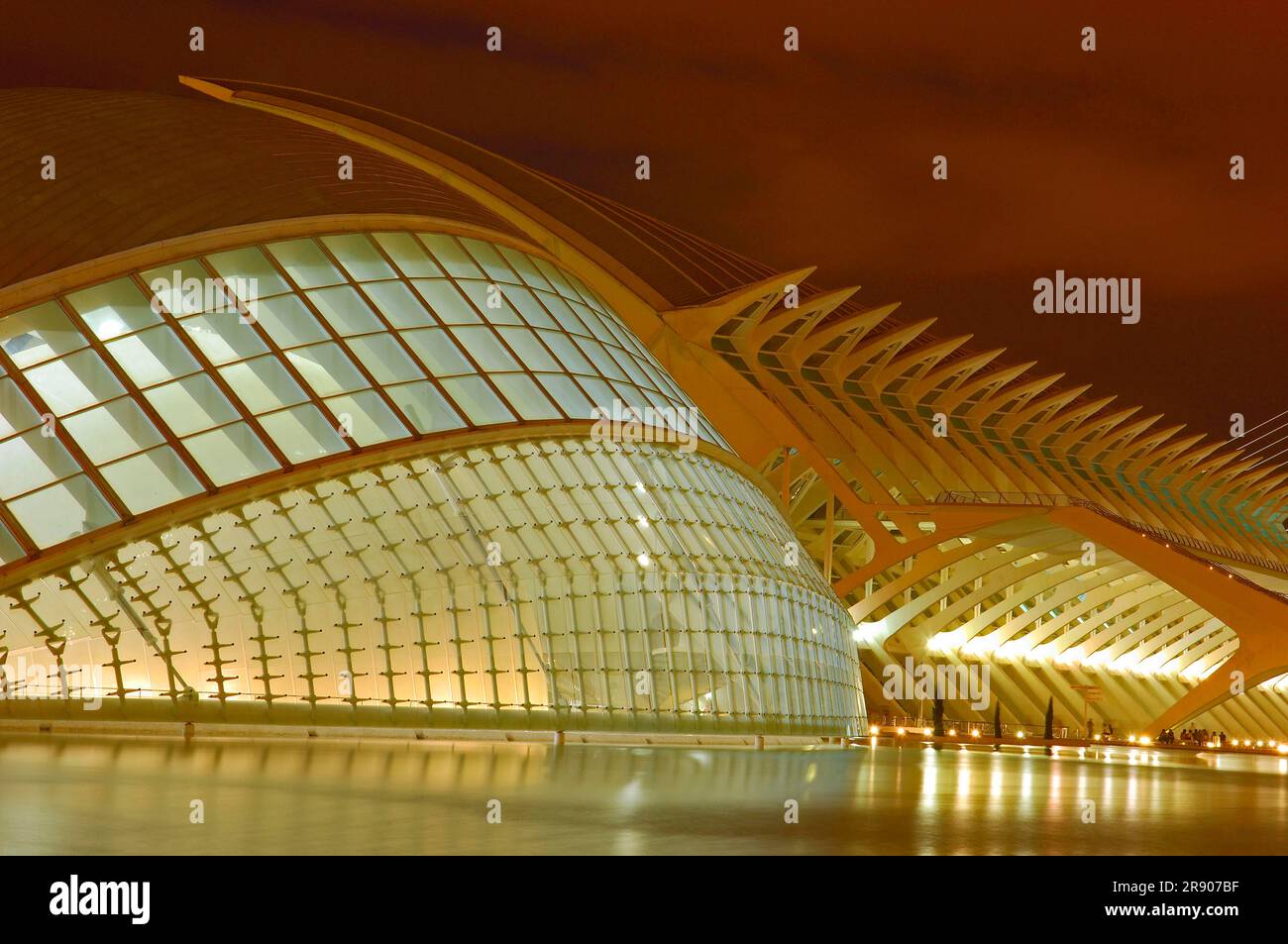 L'Hemisferic and Science Museum Museu des Ciencies principe Felipe ...