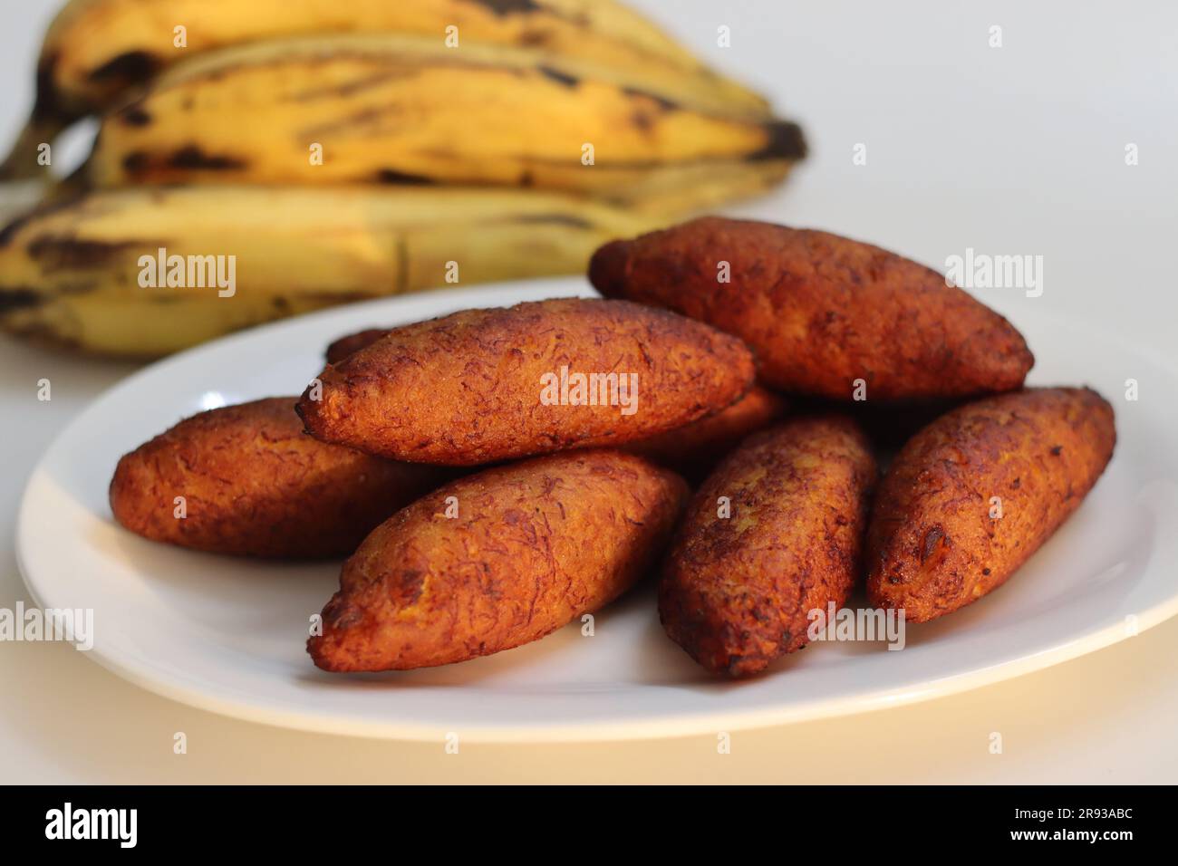 Unnakai. Beignets de plantain farcis de malabar, Kerala. Plantain cuit ...