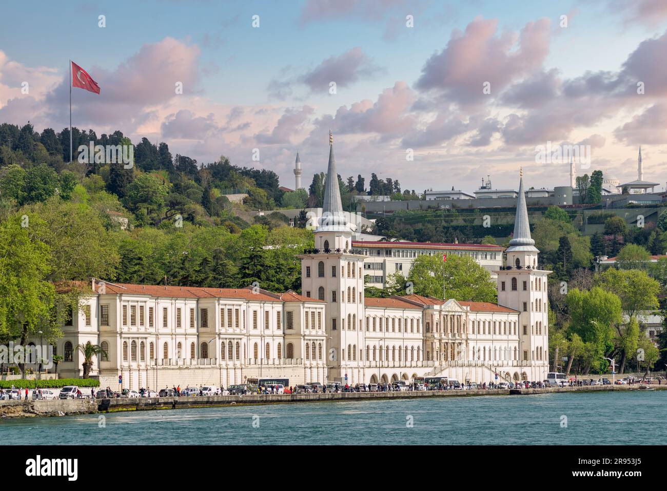 Kuleli Military High School, ou Kuleli Askeri Lisesi, sur la rive du ...