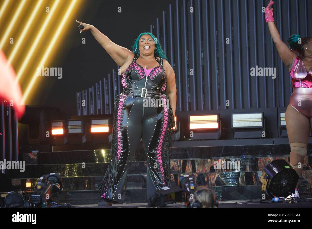 Lizzo se produit sur la Pyramid Stage au Glastonbury Festival à la ...