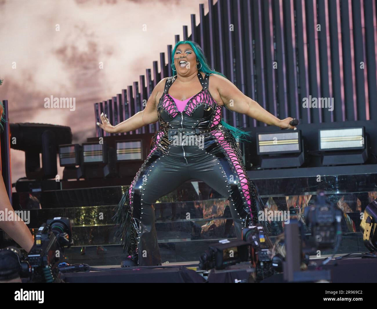 Lizzo se produit sur la Pyramid Stage au Glastonbury Festival à la ...