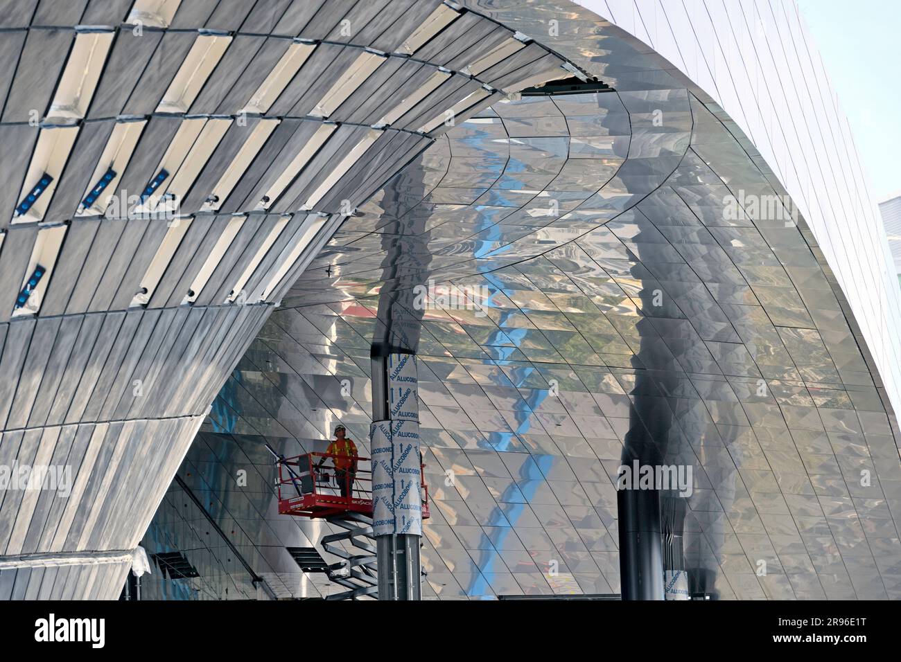 Plateforme élévatrice télescopique Banque de photographies et d’images ...