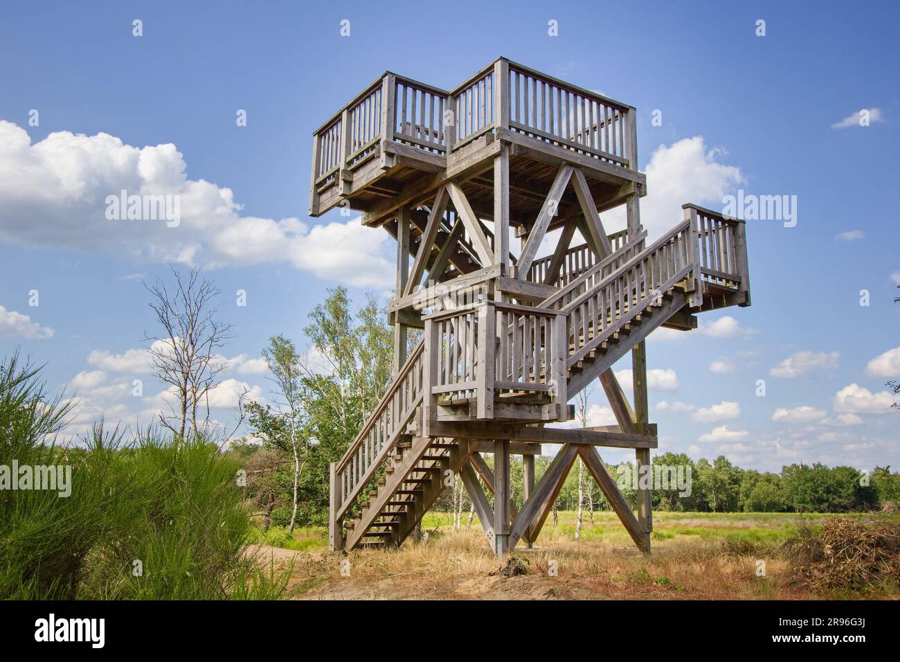 Ancienne tour de guet en bois Banque de photographies et d’images à haute résolution - Alamy