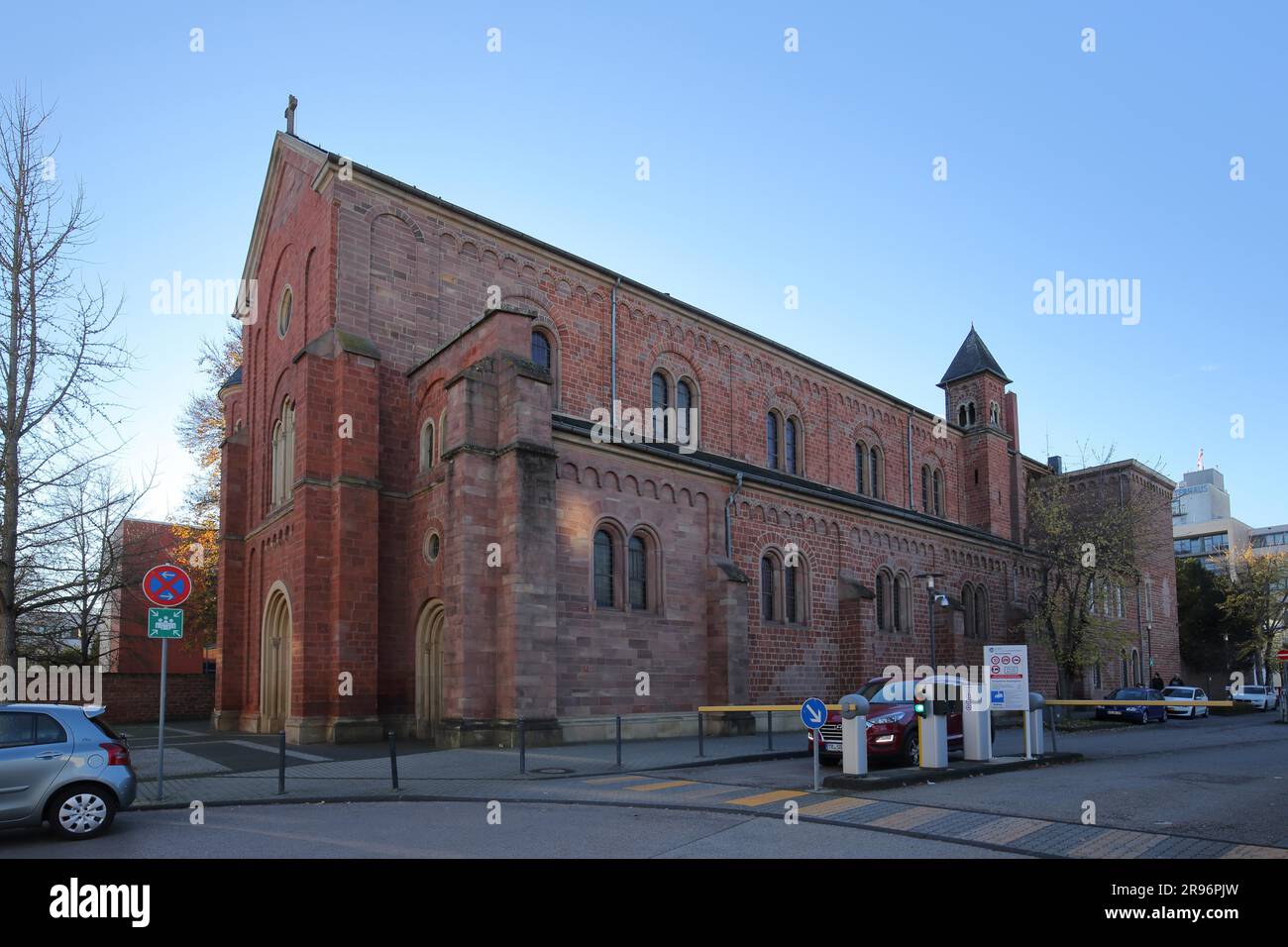 Église néo-romane de la maison mère de Saint Joseph et ancien monastère ...