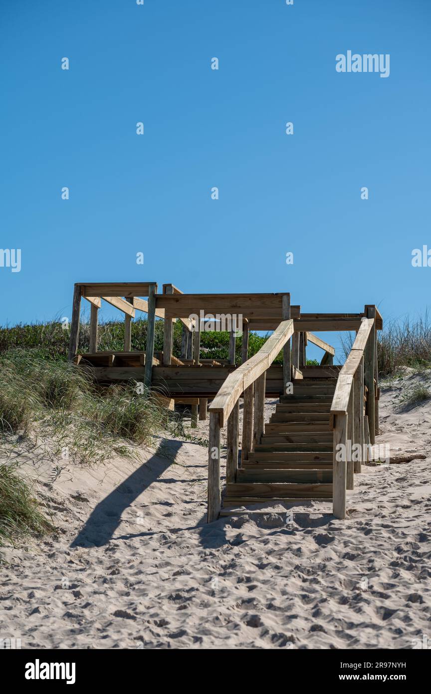 Atlantida, Uruguay : 2023 2 mai : pêcheurs sur la plage de la ville ...