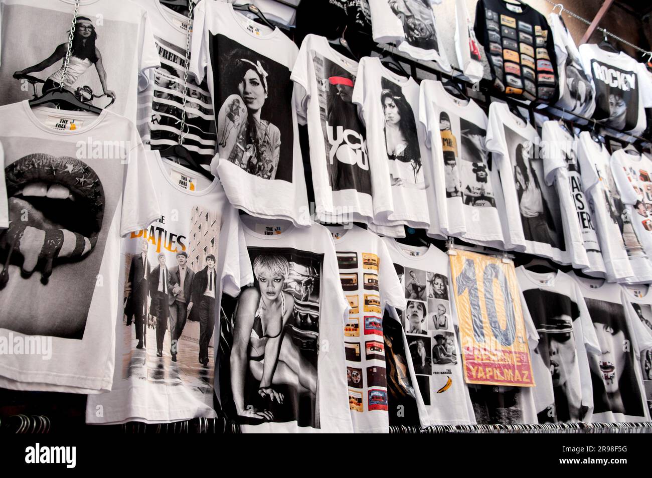 Clothing market istanbul turkey Banque de photographies et d’images à ...