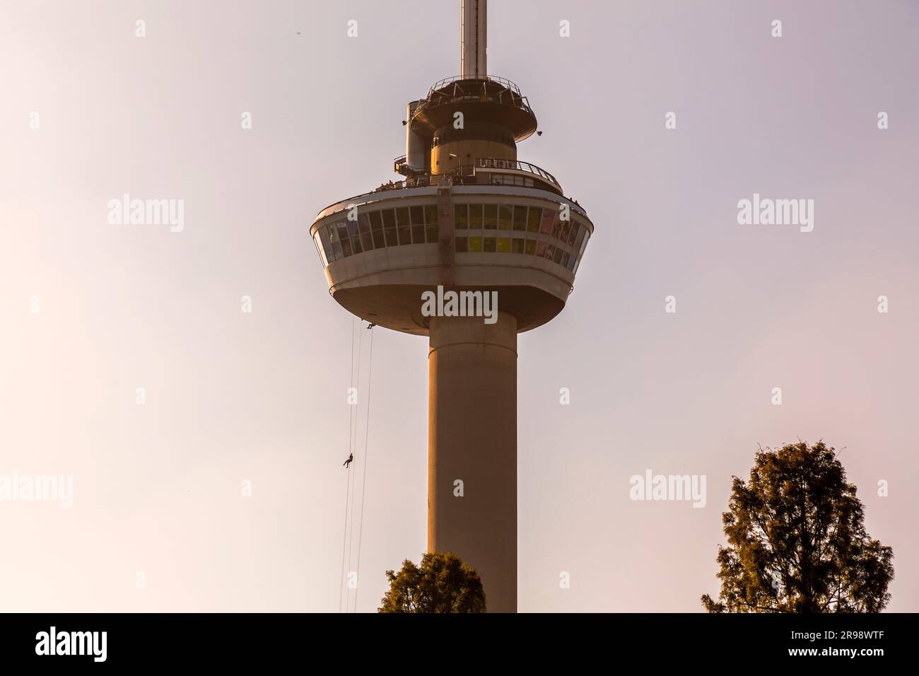 Euromast, la tour d'observation de la ville de Rotterdam, vu de Het Park Photo Stock - Alamy