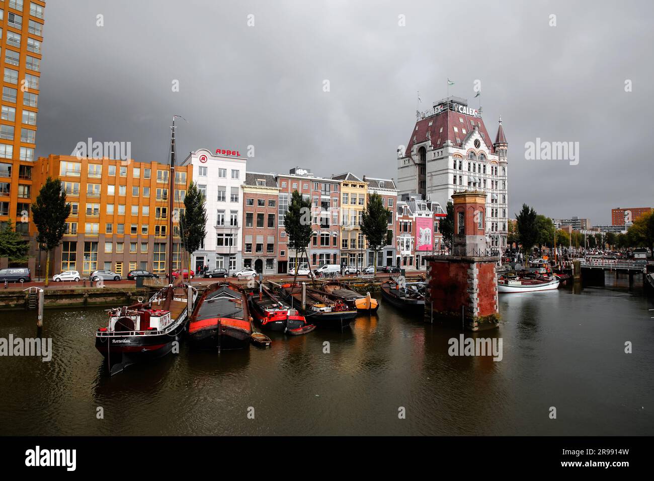 Rotterdam, NL - 6 octobre 2021: Bateaux à l'ancien port de Rotterdam ...