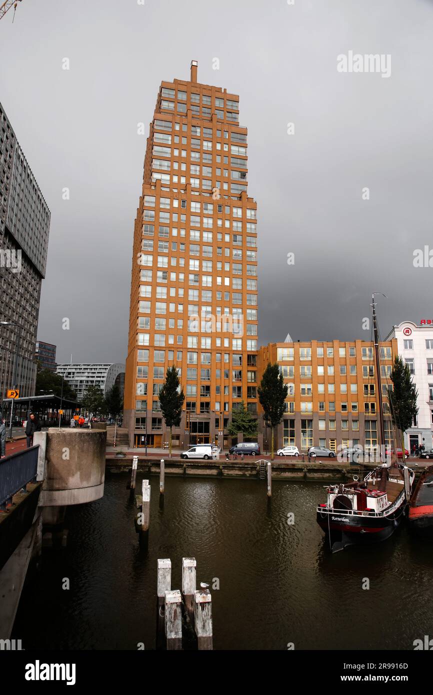Rotterdam, NL - 6 octobre 2021: Bateaux à l'ancien port de Rotterdam ...