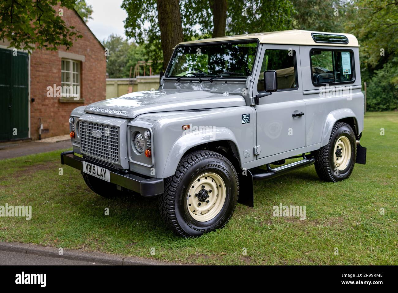 Land rover defender 90 xs td Banque de photographies et d’images à ...
