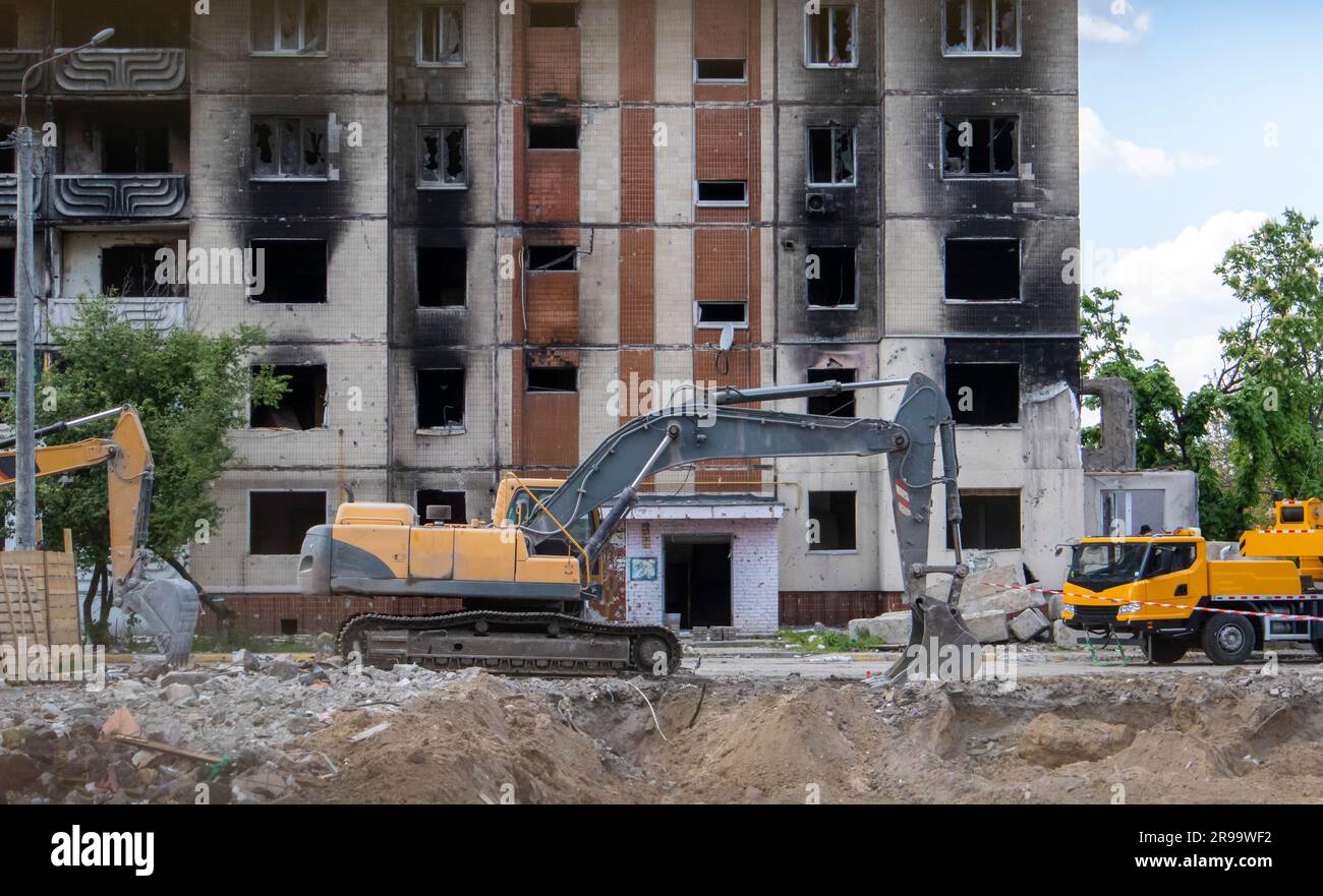 Le processus de démolition de l'ancien démantèlement du bâtiment. La ...