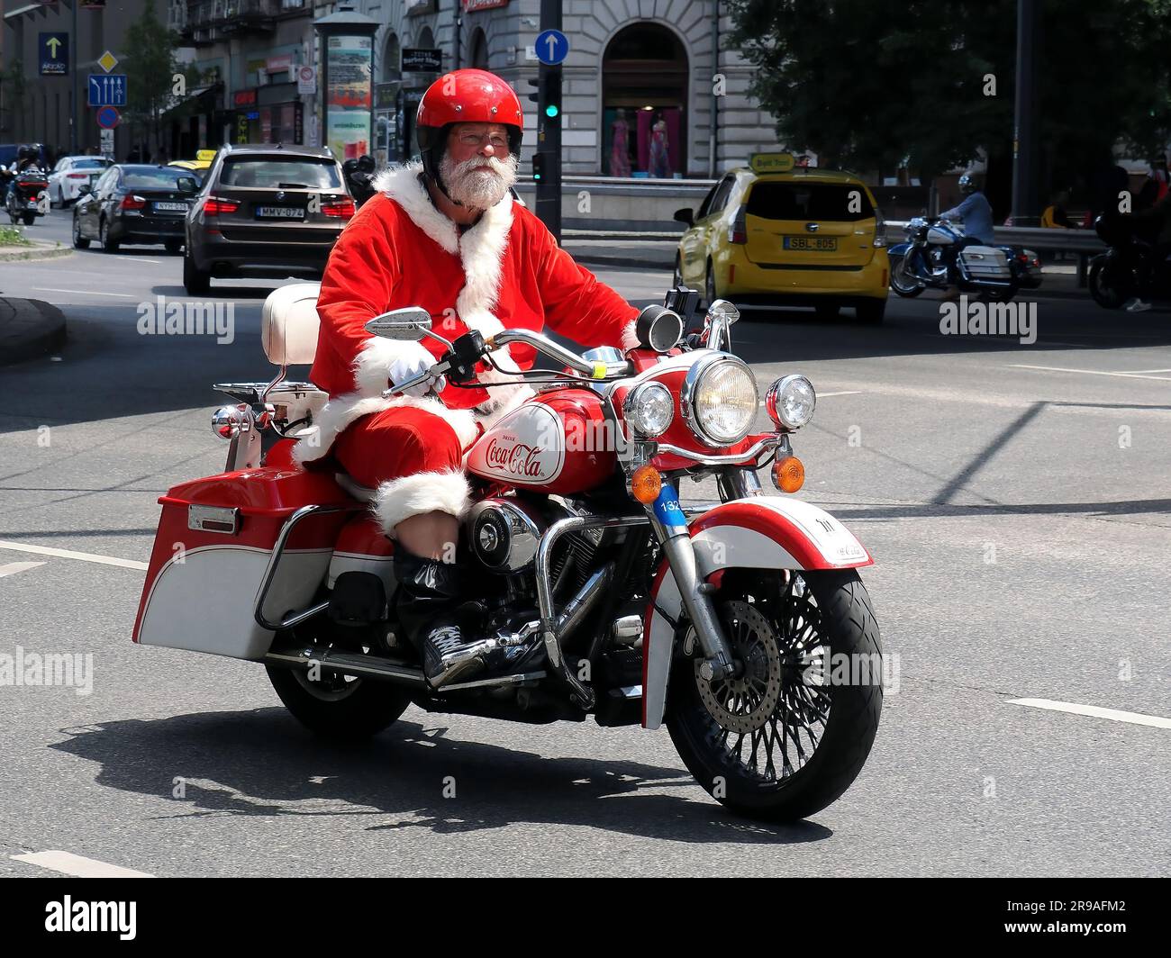 Santa claus on a harley davidson Banque de photographies et d’images à ...