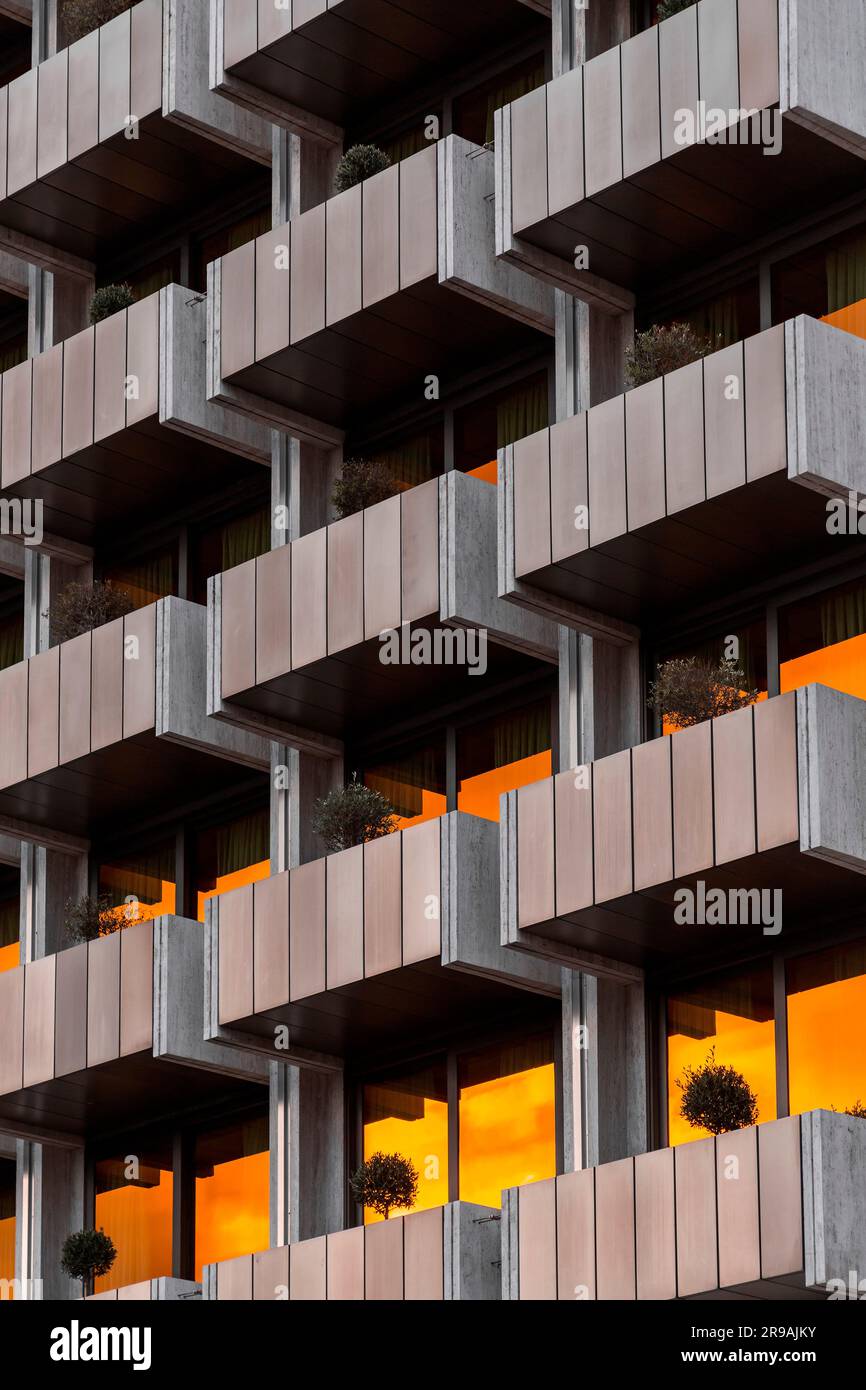 Détails architecturaux, motif moderne de façade forment les bâtiments d ...