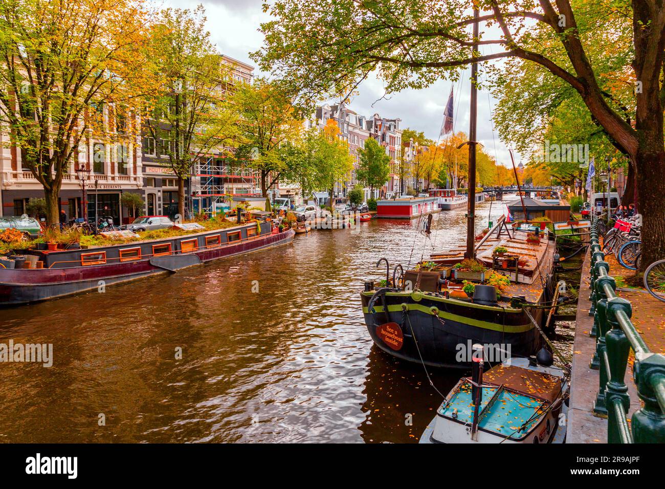 Amsterdam, pays-Bas - 14 octobre 2021 : canaux et architecture ...