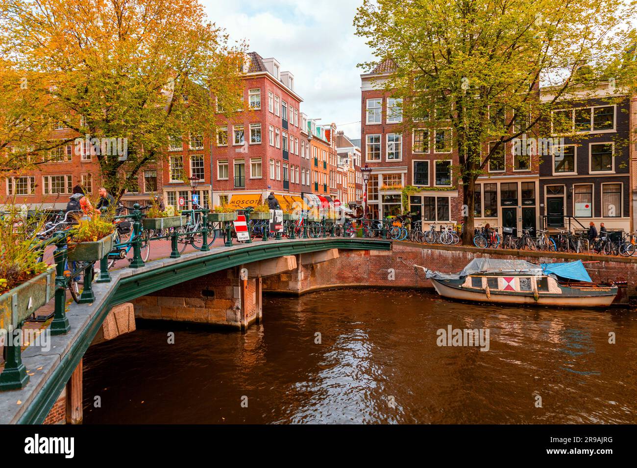 Amsterdam, pays-Bas - 14 octobre 2021 : canaux et architecture ...