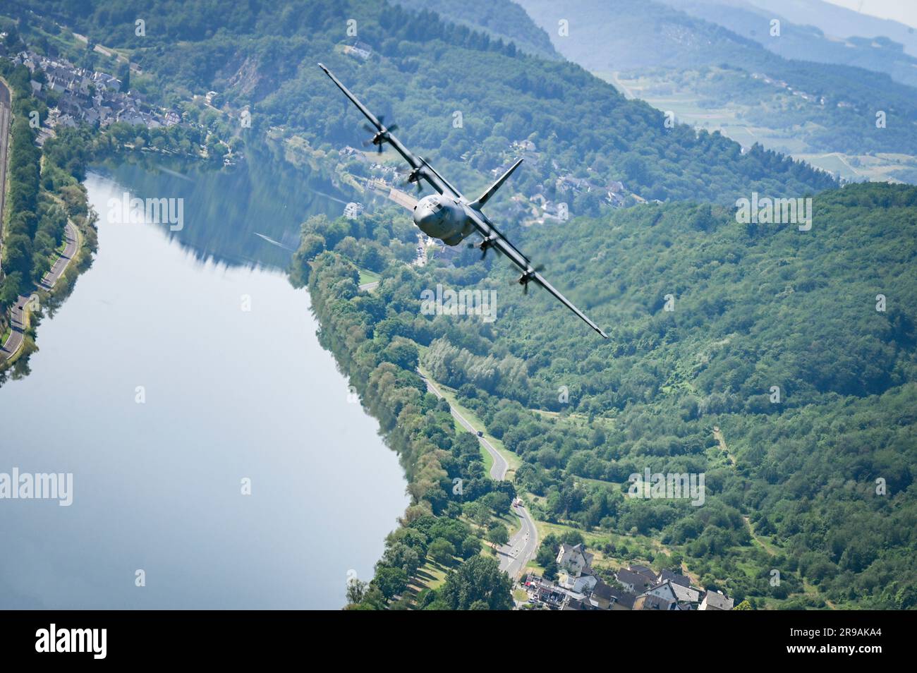 ÉTATS-UNIS Les aviateurs de la 136th Airlift Wing, garde nationale du ...