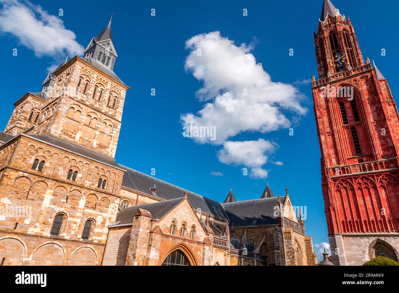 La basilique Saint-Servatius et la basilique Saint-Servatius L'église ...