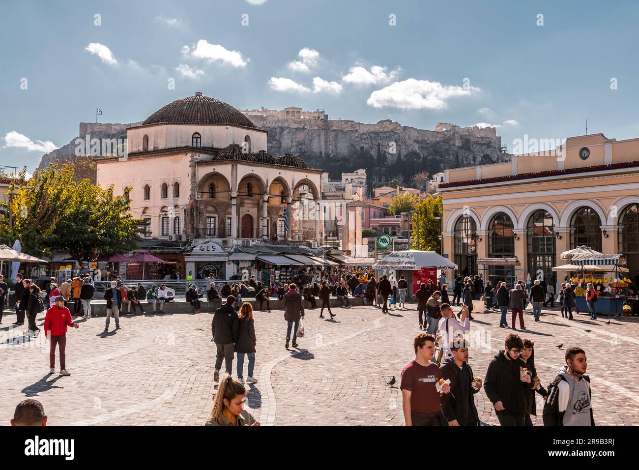 Athènes, Grèce - 25 Nov 2021: Monastiraki est un quartier de marché aux puces dans la vieille ...