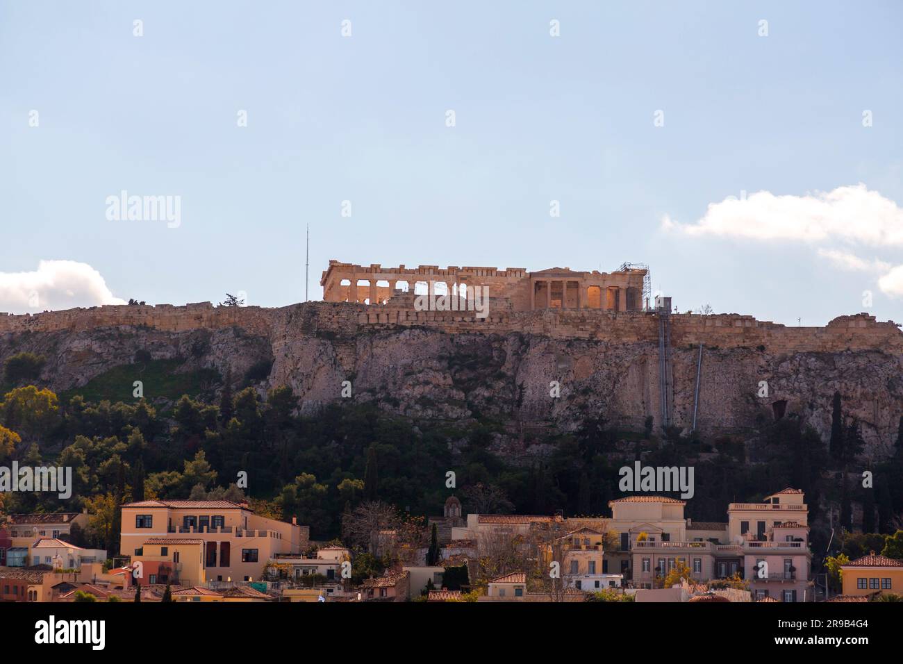 Athènes, Grèce - 25 Nov 2021: Le Parthénon est un ancien temple sur l'Acropole athénienne, qui a ...