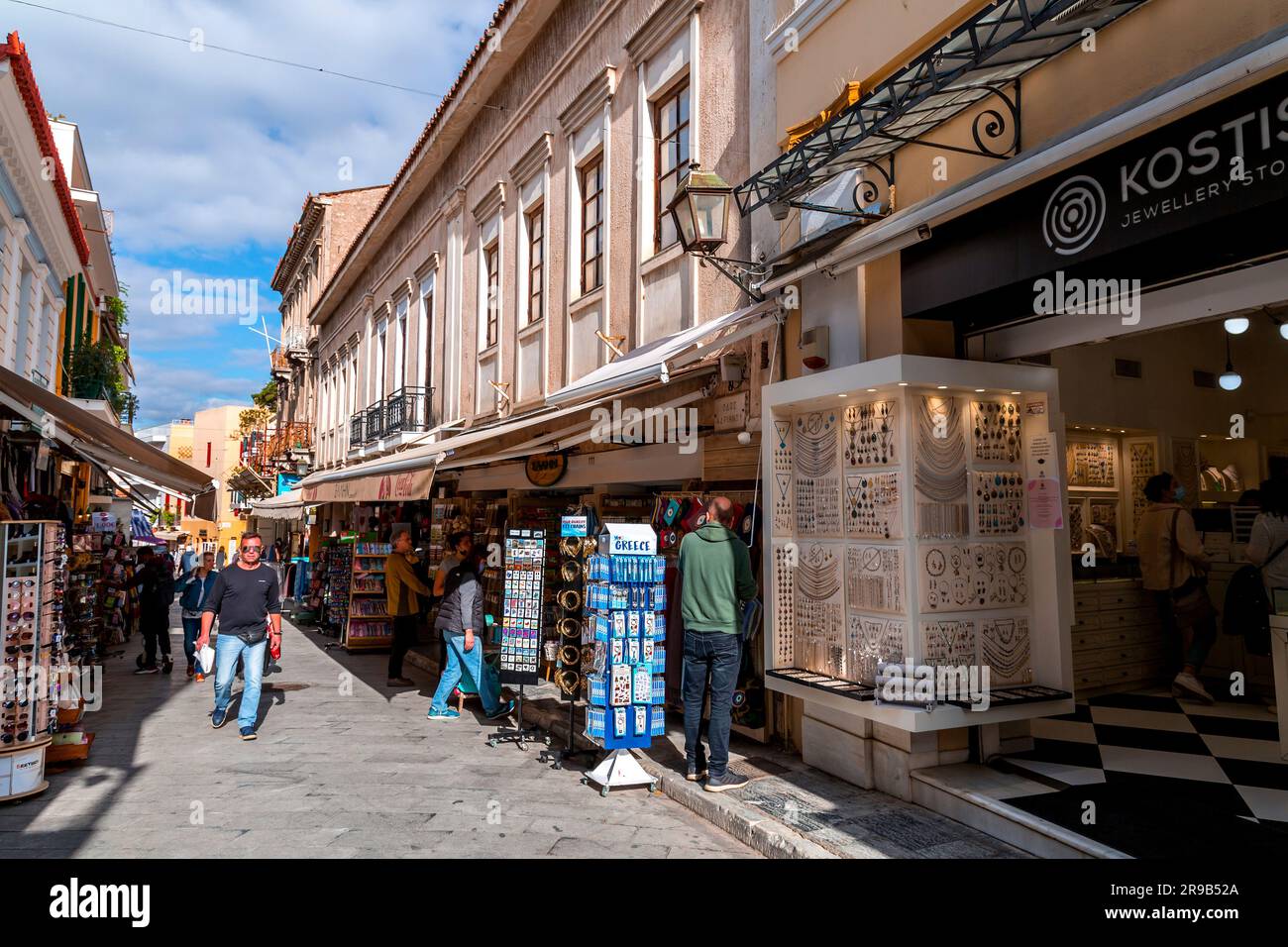 Athènes, Grèce - 25 novembre 2021 : bâtiments typiques dans les rues du ...