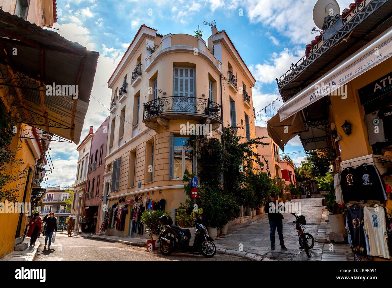 Athènes, Grèce - 25 novembre 2021 : bâtiments typiques dans les rues du ...