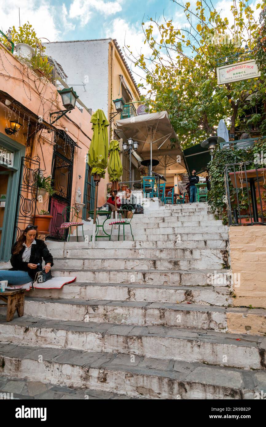 Athènes, Grèce - 25 novembre 2021 : bâtiments typiques dans les rues du ...