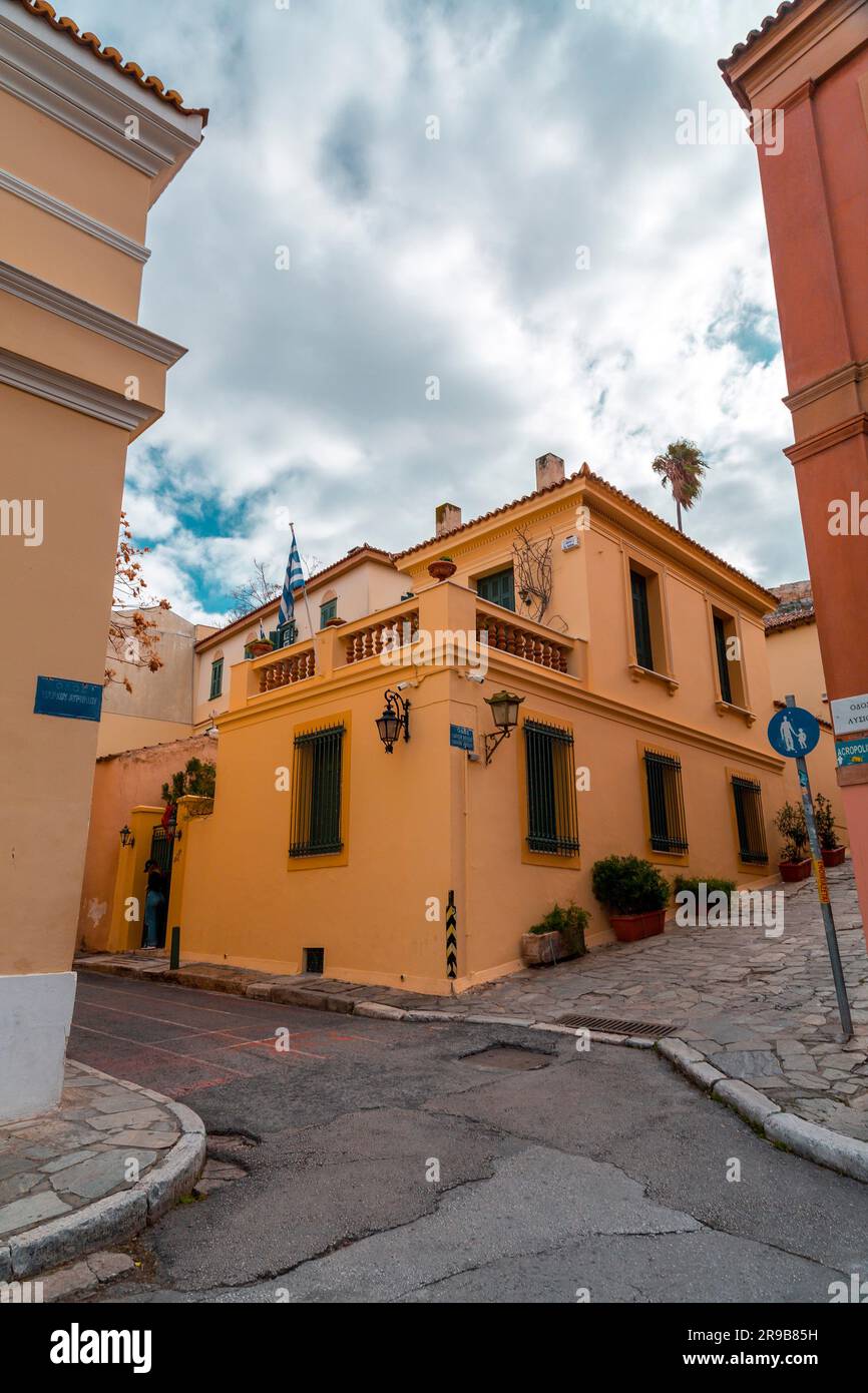 Athènes, Grèce - 25 novembre 2021 : bâtiments typiques dans les rues du ...