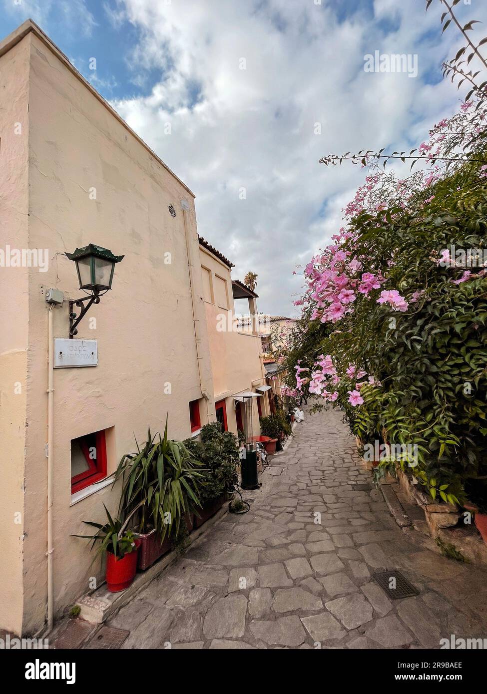 Athènes, Grèce - 25 novembre 2021 : bâtiments typiques dans les rues du ...