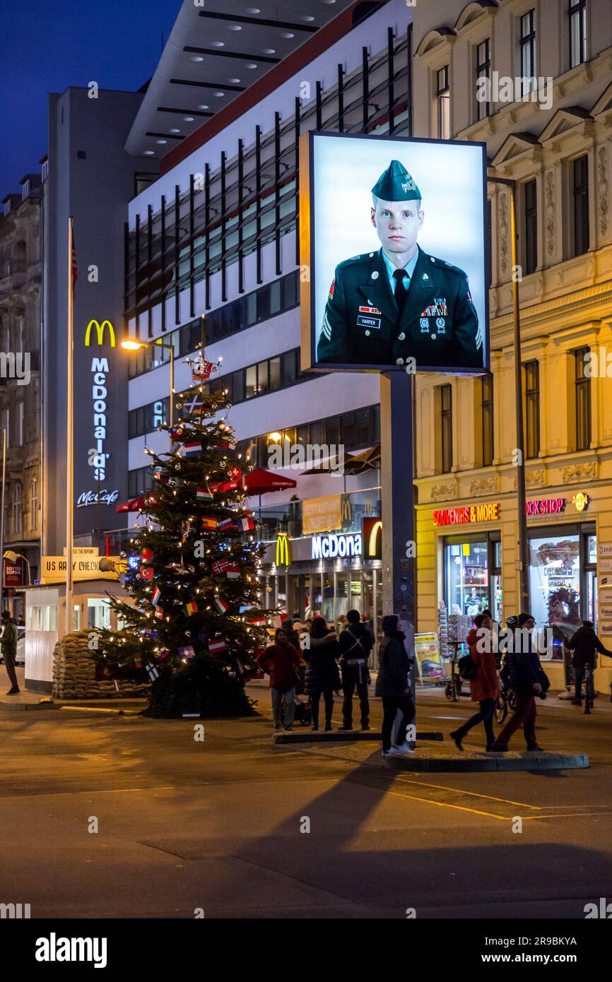 Point de séparation de berlin est et ouest Banque de photographies et d ...