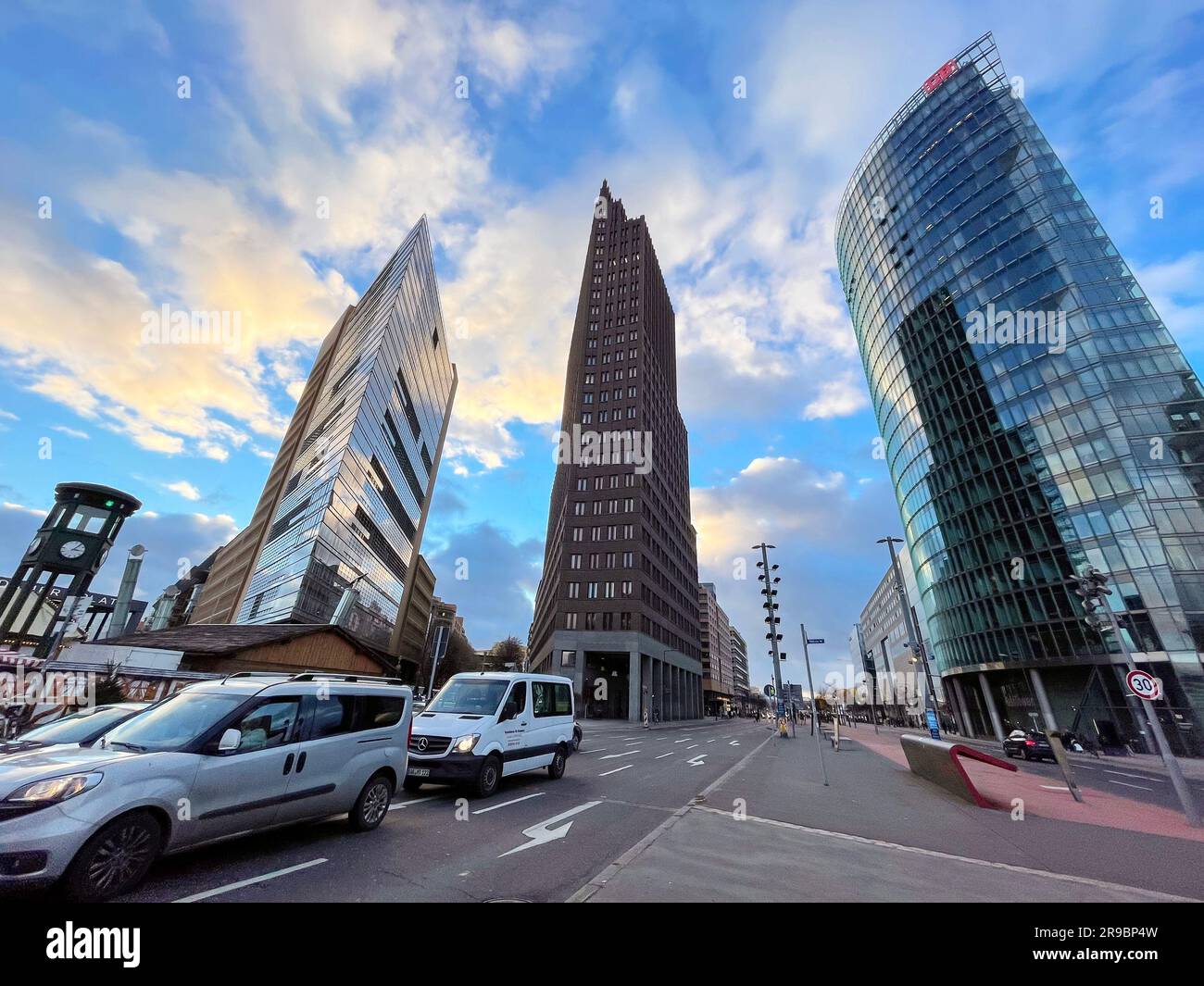 Berlin, Allemagne - 20 décembre 2021 : vue sur la rue depuis Berlin ...