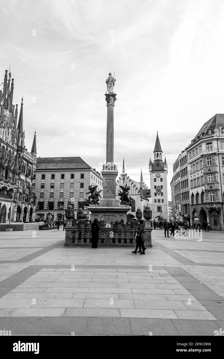 Munich, Allemagne - 23 décembre 2021: La colonne de la Vierge Marie ou ...