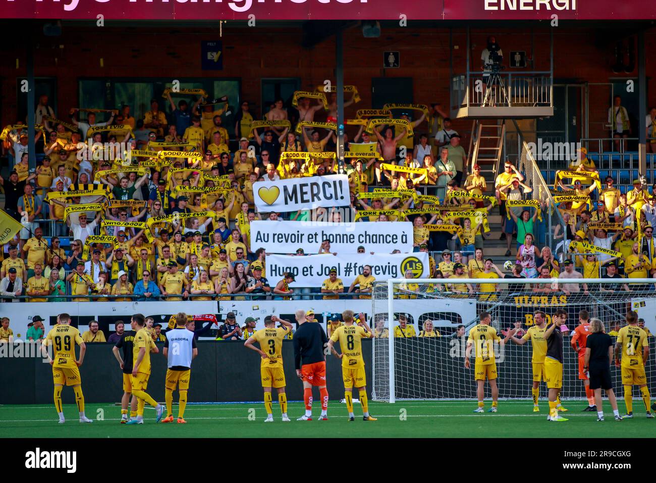 Drammen, Norvège, 25th juin 2023. Les partisans de Bodø/Glimt avec un ...
