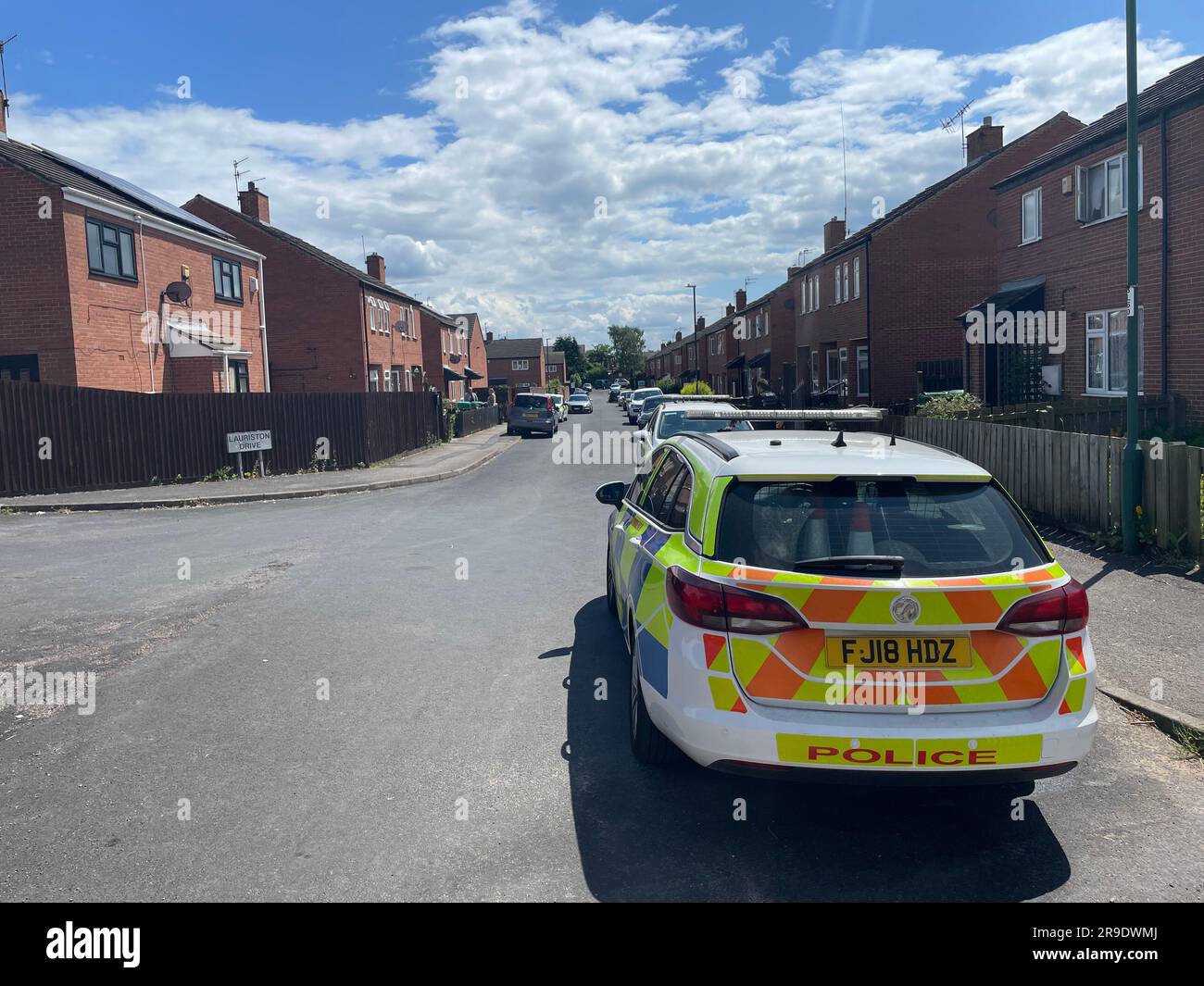 Des voitures de police près de l'arrêt de tramway de Highbury Vale à ...