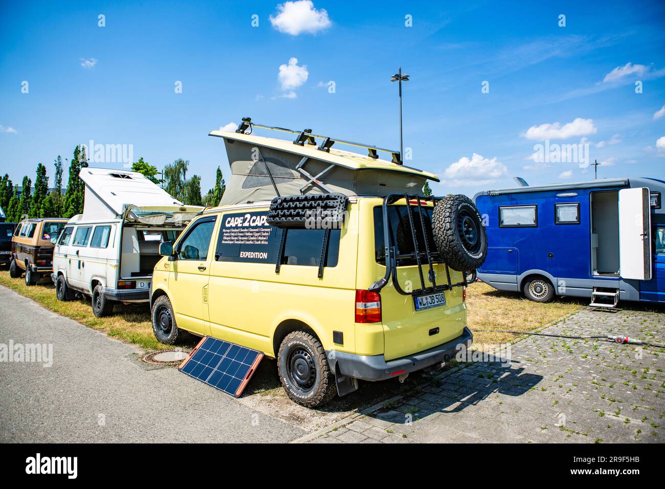 Vw bus festival 2023 Banque de photographies et d’images à haute ...