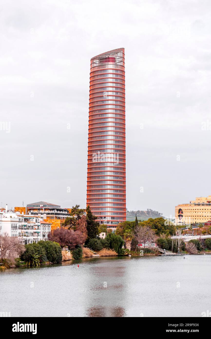 Séville, Espagne-24 FÉVRIER 2022: La Tour de Séville connue jusqu'en ...