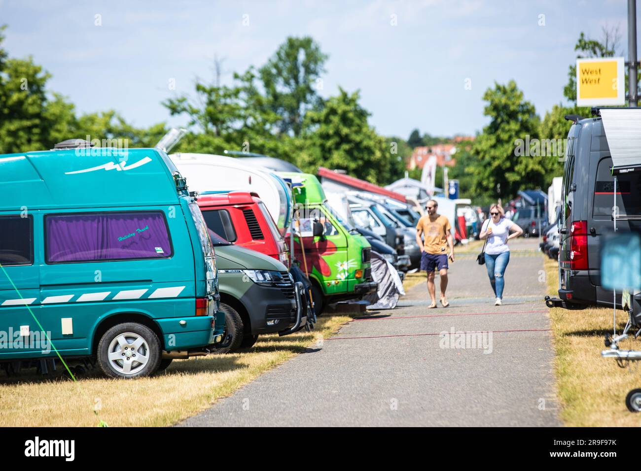 Vw bus festival 2023 Banque de photographies et d’images à haute ...