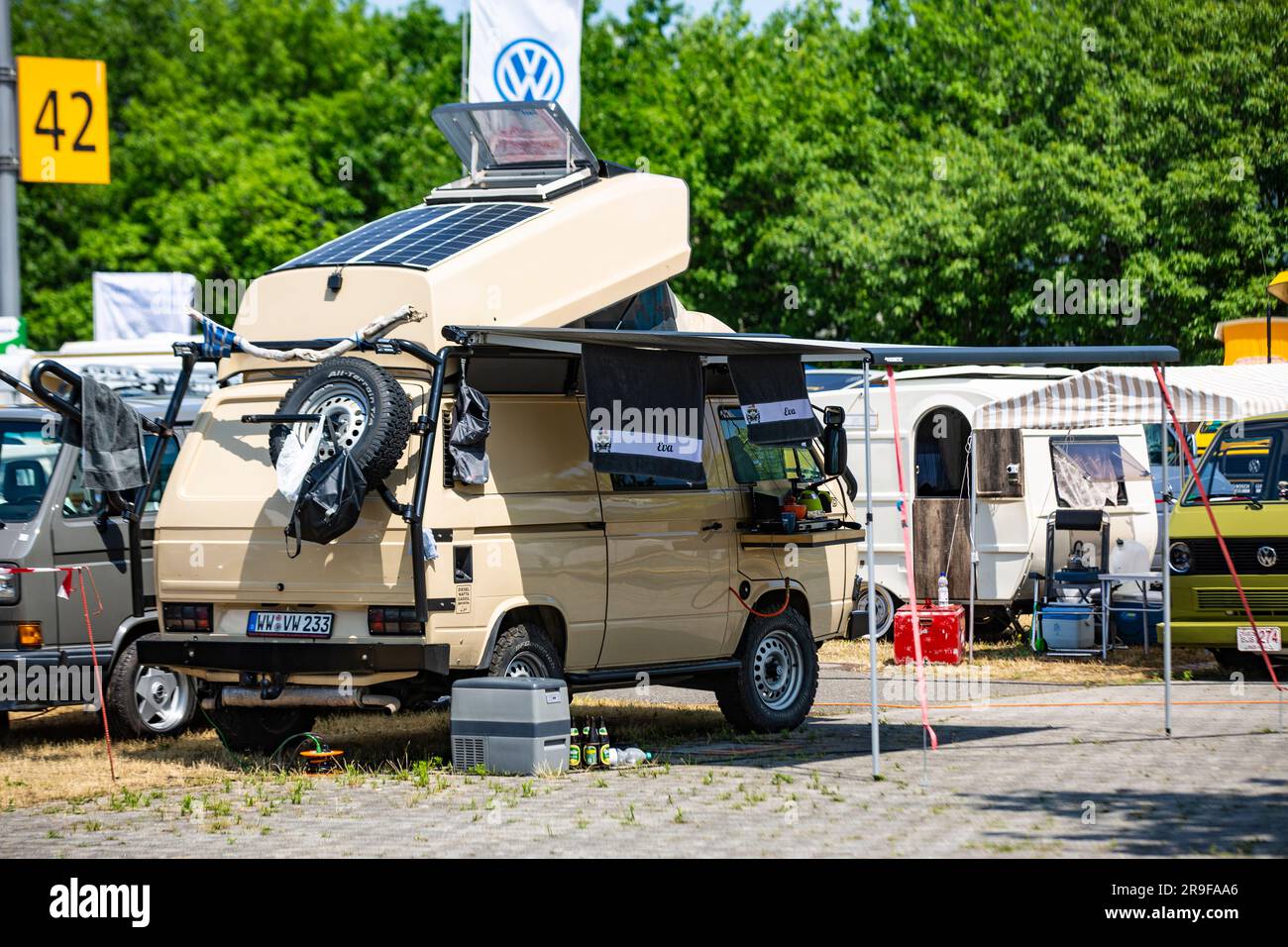 Vw bus festival 2023 Banque de photographies et d’images à haute ...
