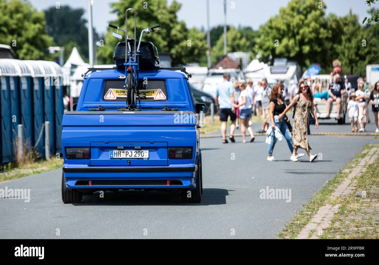 Vw bus festival 2023 Banque de photographies et d’images à haute ...