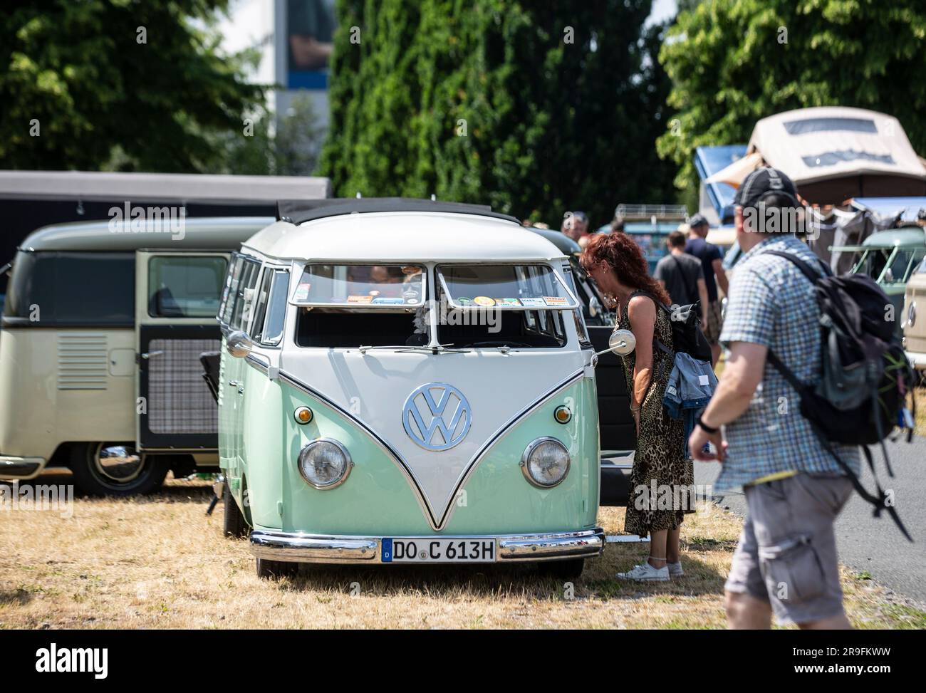 Vw bus festival 2023 Banque de photographies et d’images à haute ...
